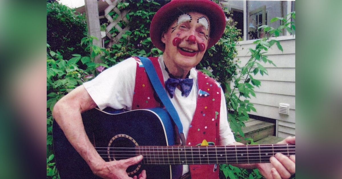 A 96-year-old retired journalist has been singing to hospital patients ...