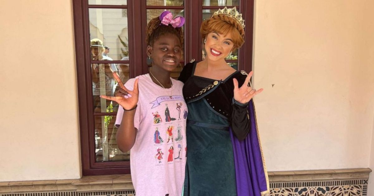 Disney Princess surprises 11-year-old girl, who's deaf, by talking to ...