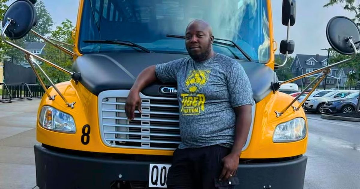 Ohio Bus Driver Hailed as Hero After Saving 15 Kids from burning school bus - Good News